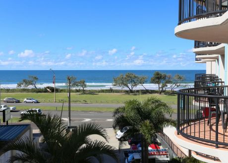Ocean Boulevard Apartments, Alexandra Heads | Travel Auctions