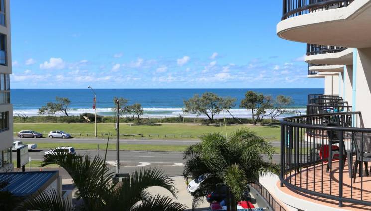 Ocean Boulevard Apartments, Alexandra Heads | Travel Auctions