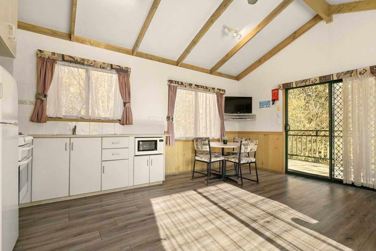 Howlong Caravan Park | Travel Auctions